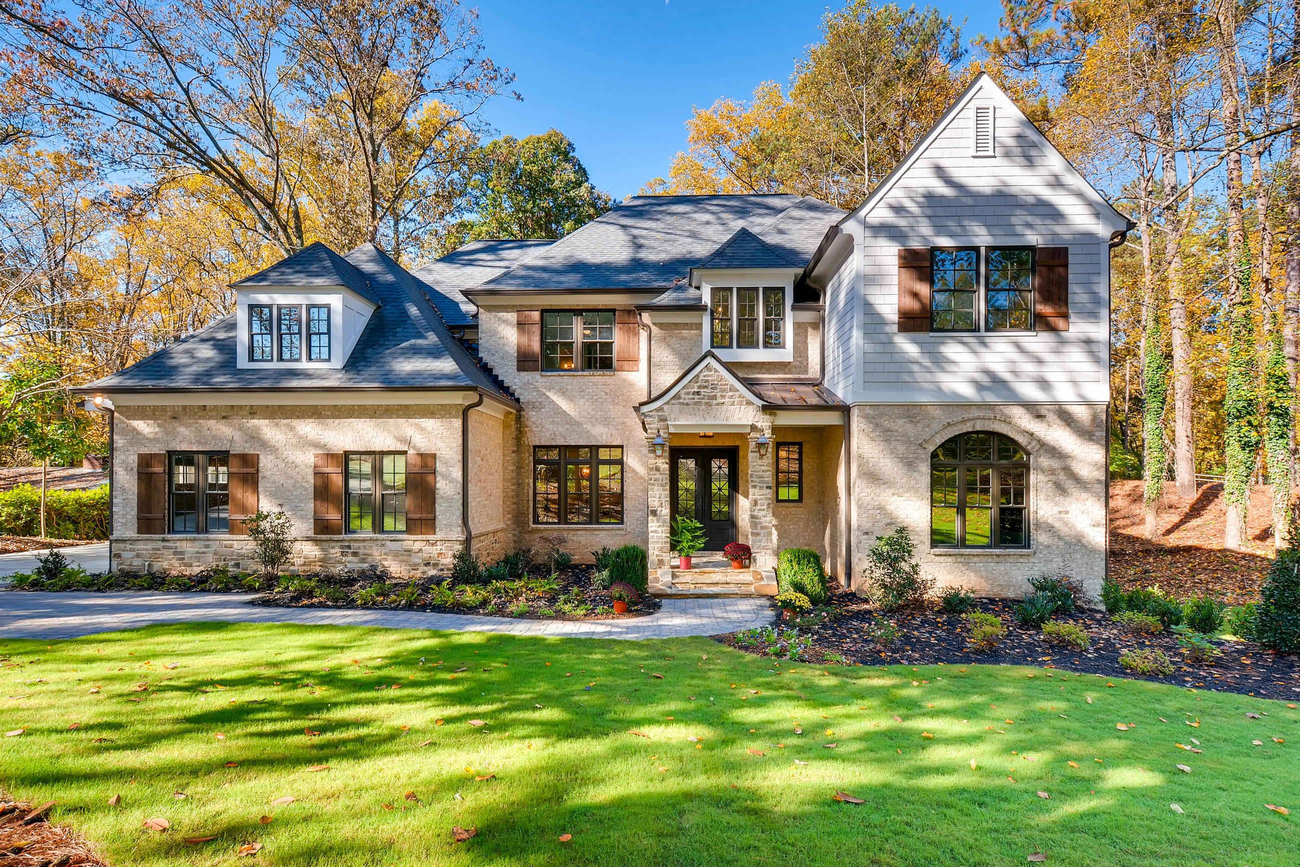 Spotlight » In-Town Estate | Colonnade Custom Homes